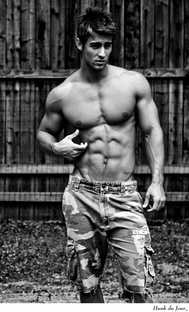 Luke Guldan shirtless - Manhattan Digest