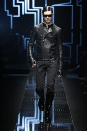 Versace-2010-Milan-Fashion-Week-1-393x590 - Manhattan Digest