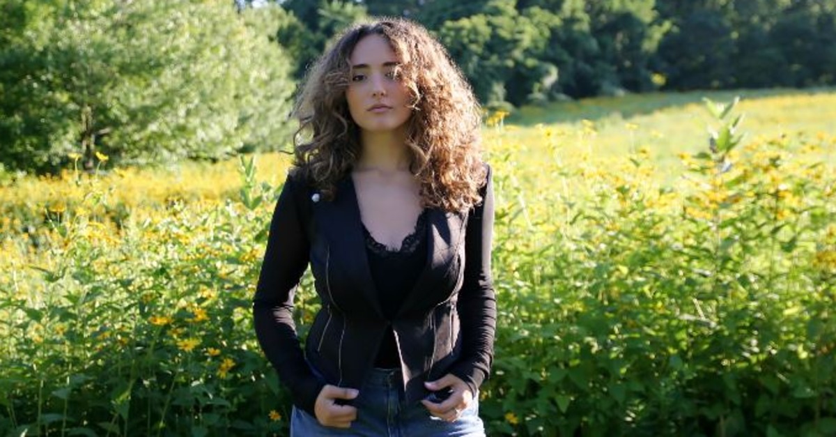 Vaeda Black's Indie-Pop Sound Blends Well Within the Industry Today