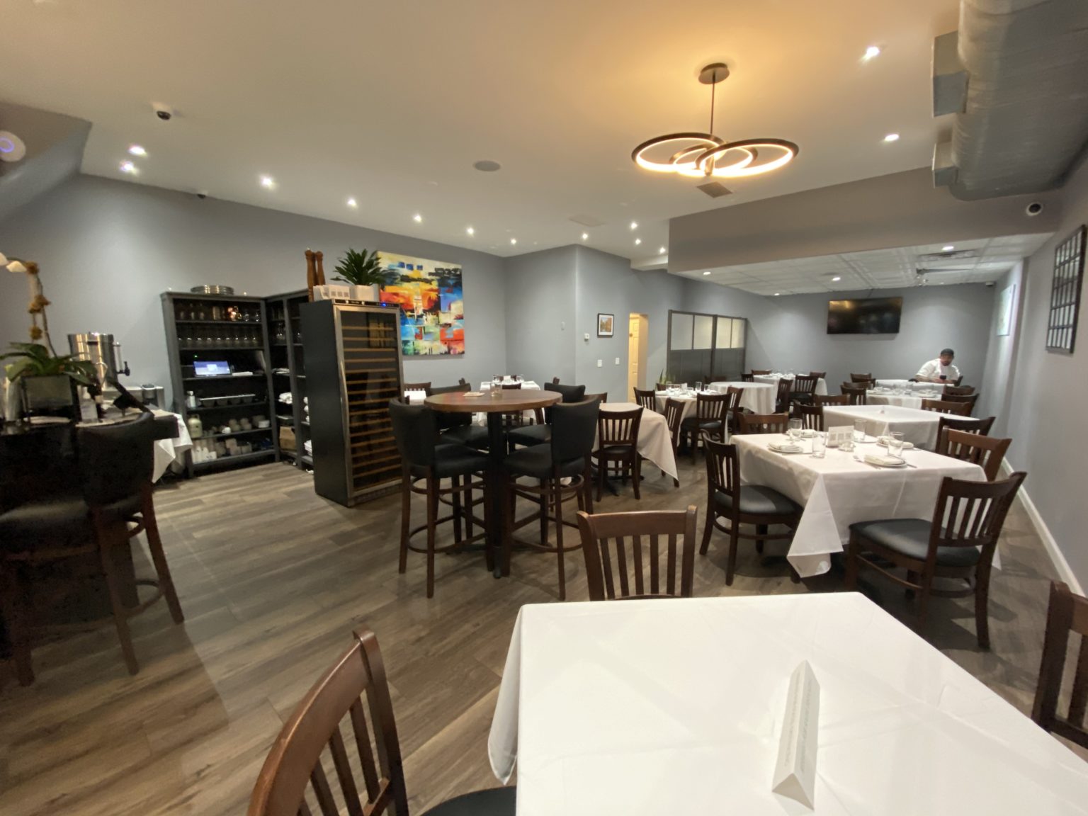 Gray Hawk Grill Dining Room - Manhattan Digest